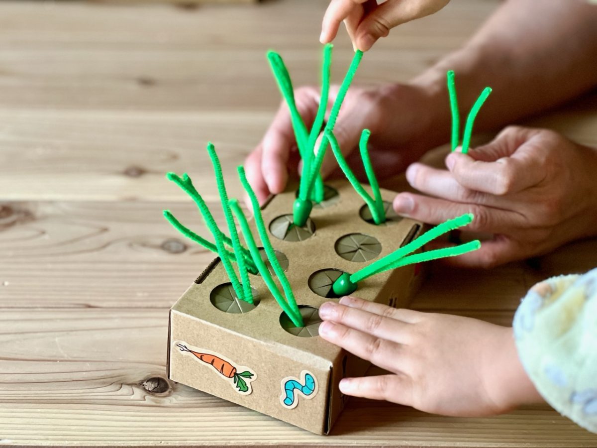 アメリカ人パパ推薦！【STEAM教育「KiwiCo」】のサブスクボックスで、2歳児も工作に夢中 | HugKum（はぐくむ）