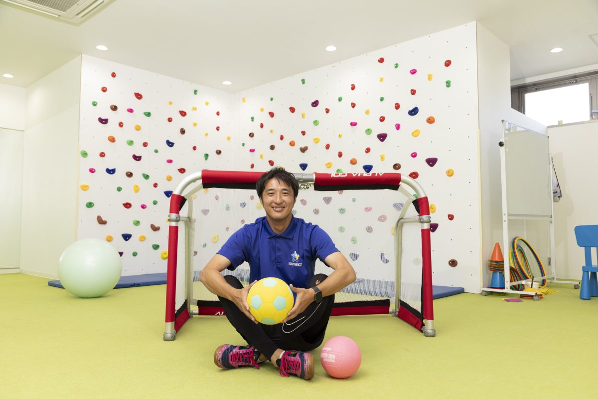 中1の長男が知的障害と自閉スペクトラム症。プロサッカー選手 永里源気さんが息子の子育て経験から始めた放課後等デイサービスへの思い | HugKum（はぐくむ）