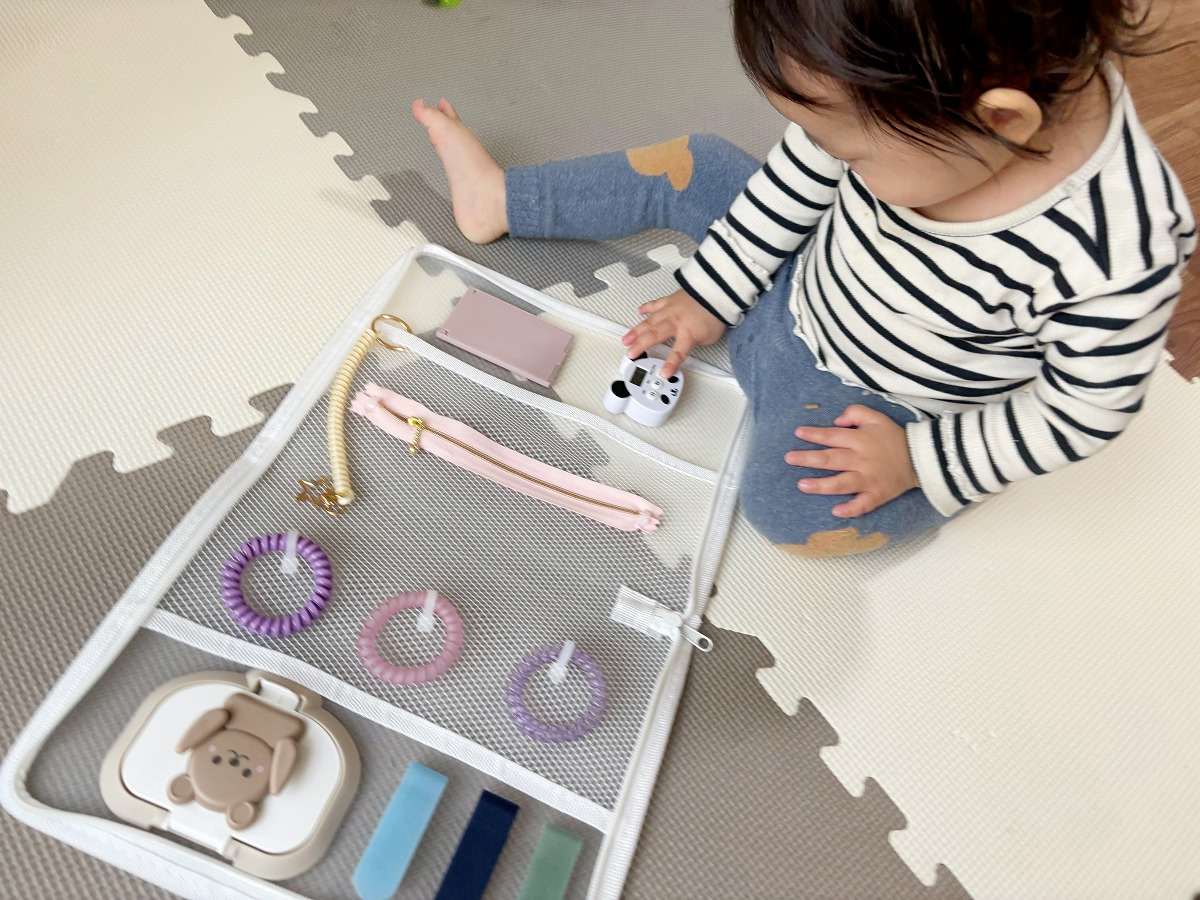 【すべて100均アイテム】簡単に作れて保育士おすすめの「知育おもちゃ」！ 指先を使って脳の発達を促そう | HugKum（はぐくむ）