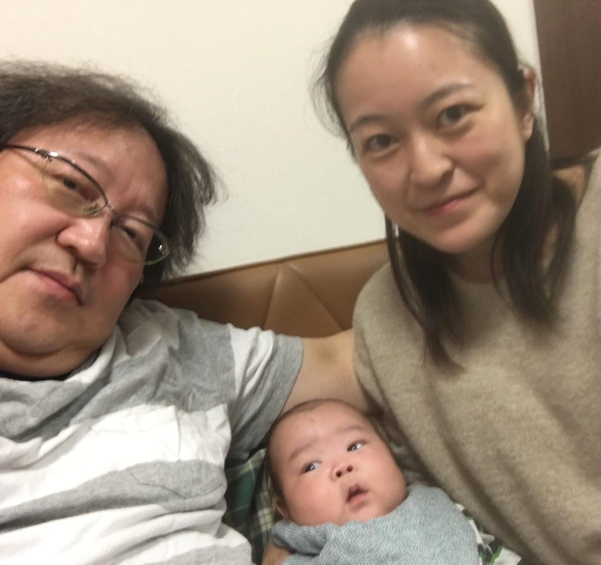 56歳で父に、45歳で母に。生死をさまよった高齢出産「妻を助けてください」妊娠7カ月で妻が救急搬送、祈るしかなかった | HugKum（はぐくむ）