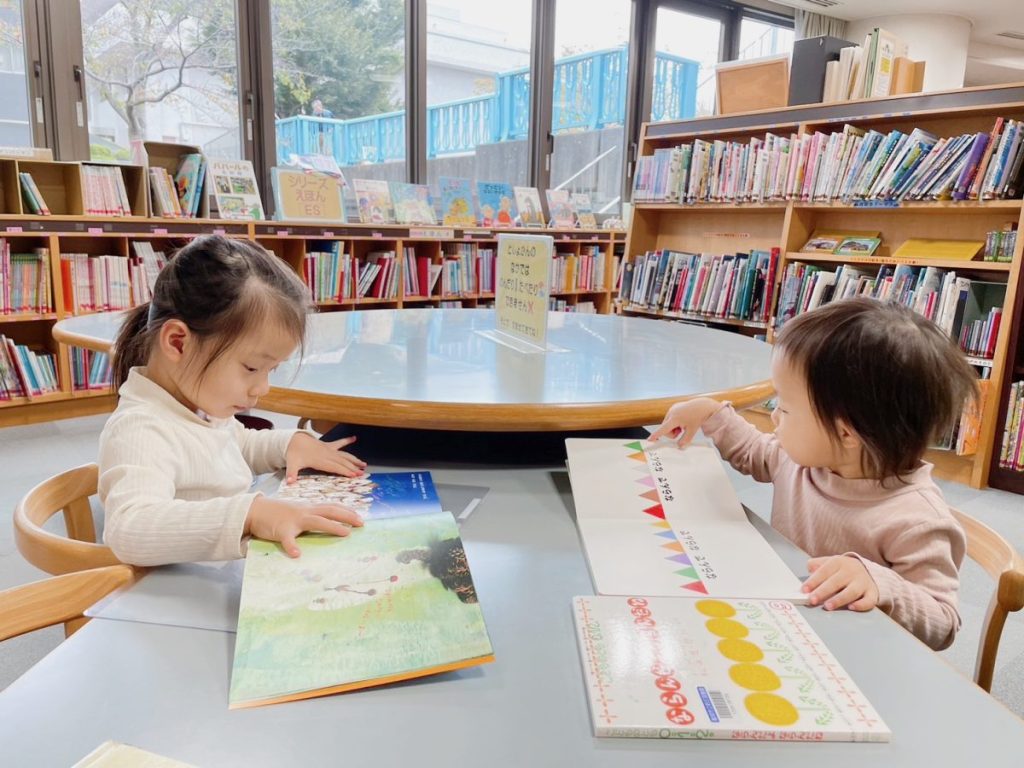 赤ちゃん言葉は使うべき？ 「賢いね！」はNGワード？ ママ研究者の著書から学ぶ〝子育てに役立つ赤ちゃん学〟 | HugKum（はぐくむ）