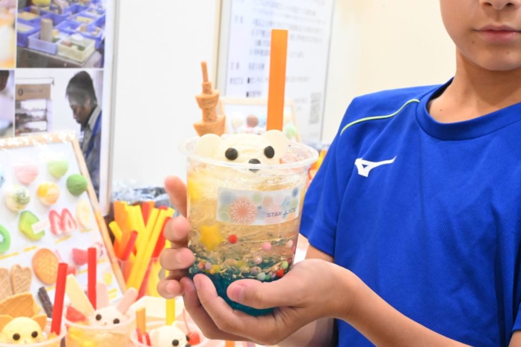 【夏休みのお出かけ】子どもと楽しむ「東京ソラマチ®」の夏イベントに注目！ ポケモンのビンゴラリーや食品サンプル作りのワークショップを体験！ | HugKum（はぐくむ）