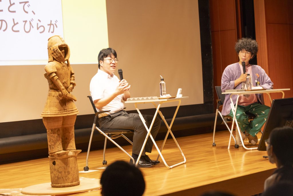5人兄弟のハニワ！？ “国宝ハニワのヒミツをさぐろう！” 『図鑑NEOアートはじめての国宝』刊行記念文化講演会レポート【片桐 仁さん登壇】 | HugKum（はぐくむ）