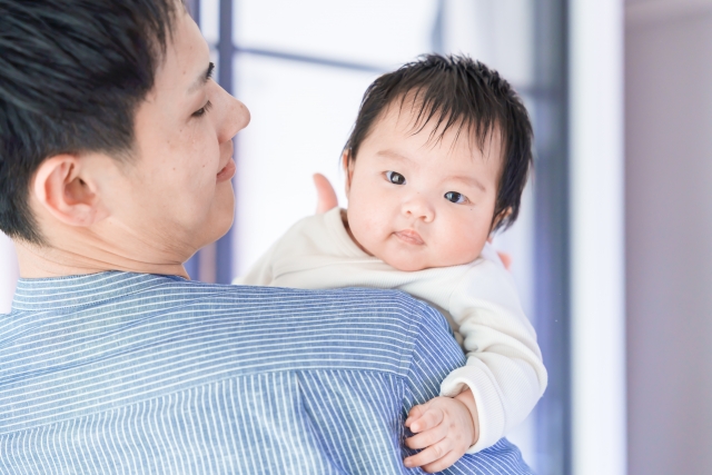 【0-2歳児】乳児期の子育て支援制度には何がある？ もらえるお金一覧をパパFPがわかりやすく解説 | HugKum（はぐくむ）
